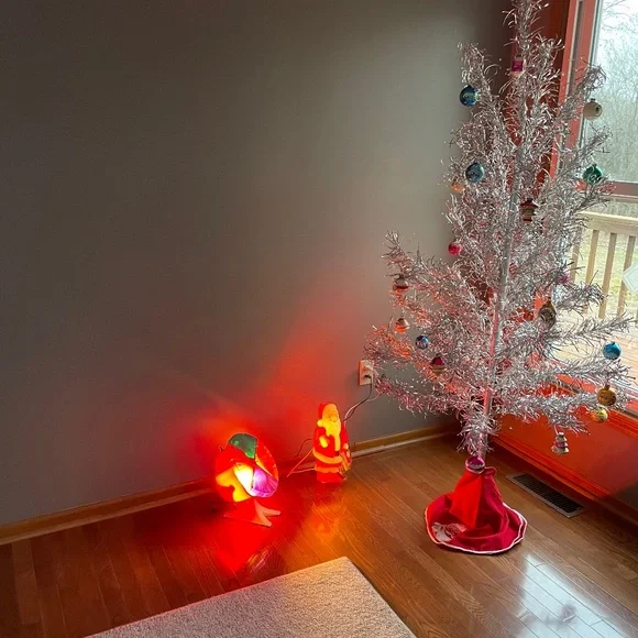 Color Wheel For Silver Christmas Tree